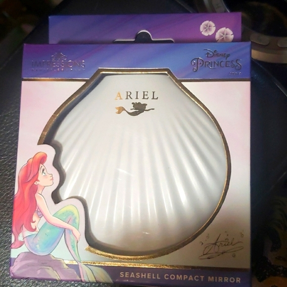 Impressions | Makeup | Ariel Compact Led Shell Mirror Nib | Poshmark